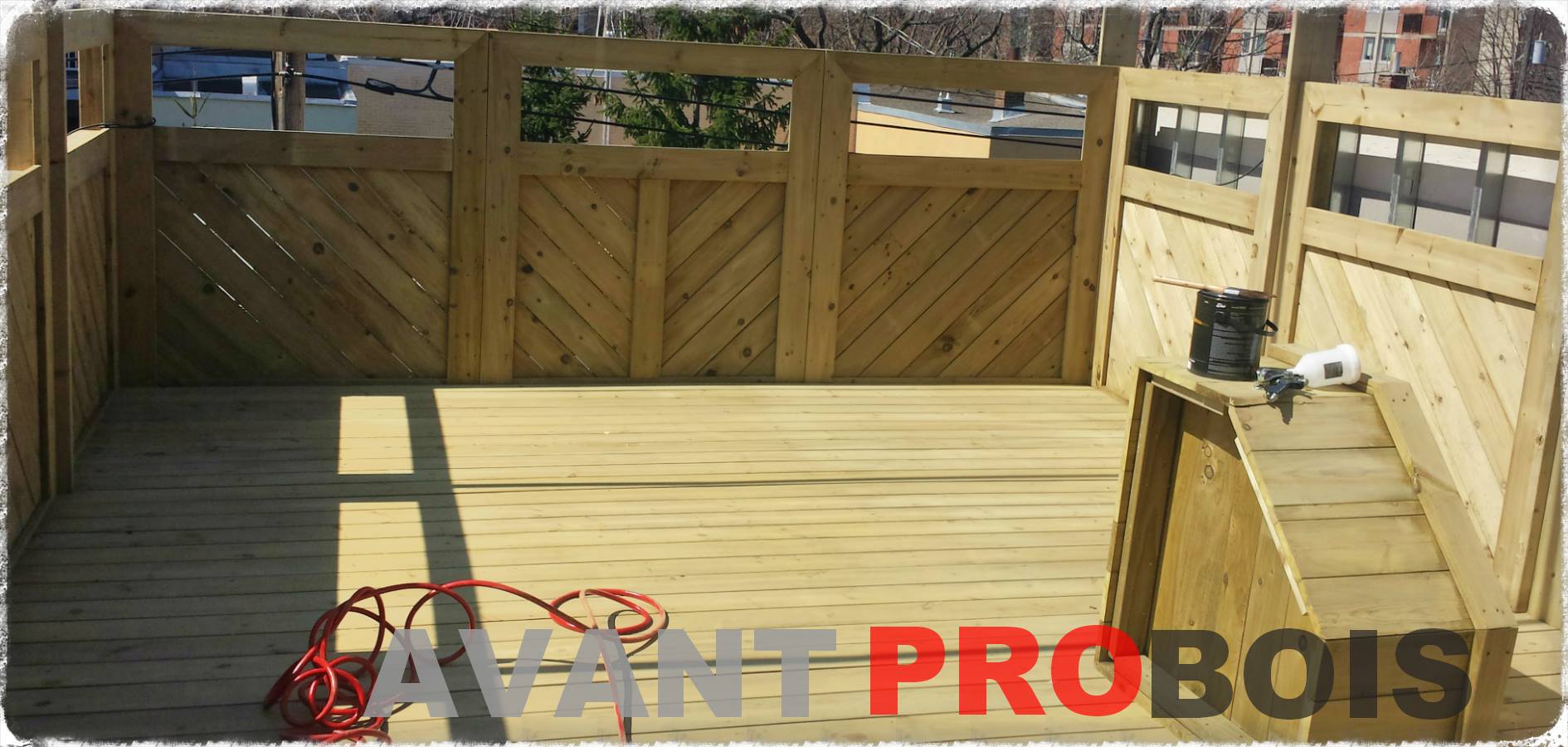 Protection et l'entretien d'un patio: Bois traité vs Cèdre rouge vs l'Ipé